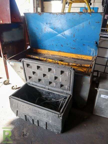 Gang Box on Casters With Tote with Wire Rigging Rope - Roller Auctions