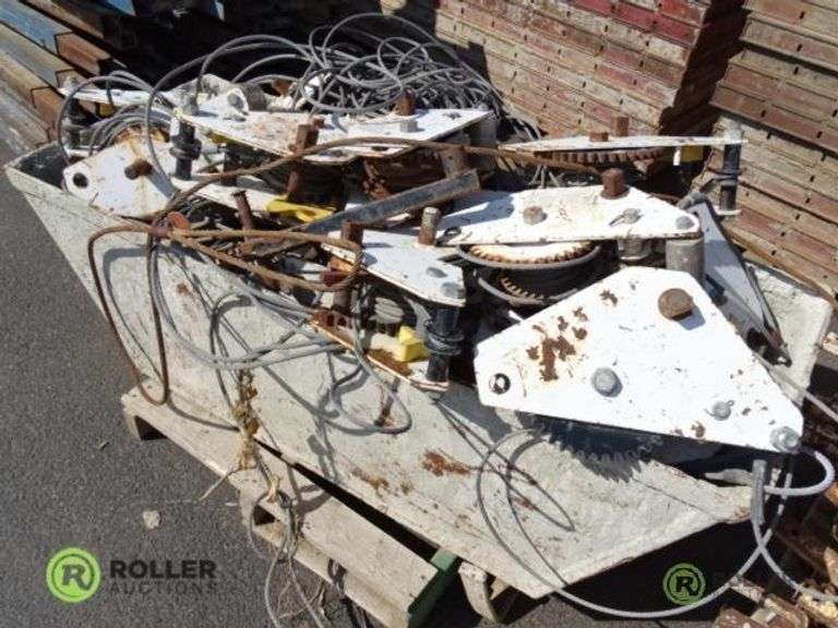 300 Linear Feet of Mason King Scaffold, 32' Tall - Roller Auctions