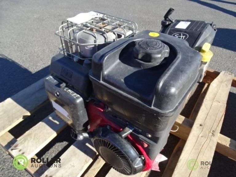 Briggs & Stratton 4-Cycle Pull Start Gas Engine With Side Output ...