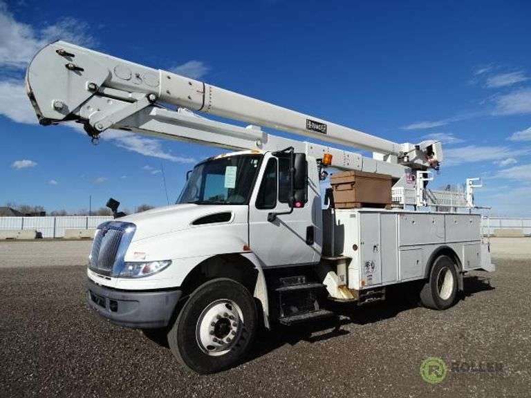 2005 INTERNATIONAL 4400 S/A Bucket Truck, DT466, 7.6L, Automatic ...