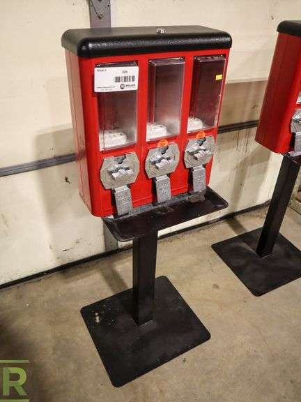 Metal 3-Bay Candy Dispenser With Keys - Roller Auctions