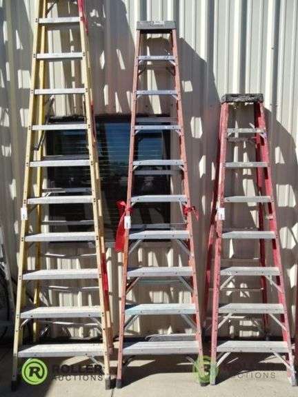 Husky 10' Fiberglass Step Ladder - Roller Auctions