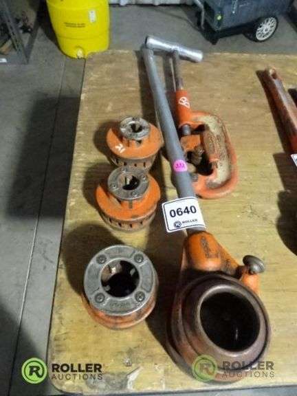 Ridgid Manual Pipe Threader and Pipe Cutter - Roller Auctions