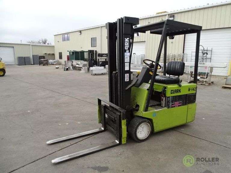 Clark TM17 Electric Forklift, 3000 LB Capacity, 42in Forks, 3-Stage ...