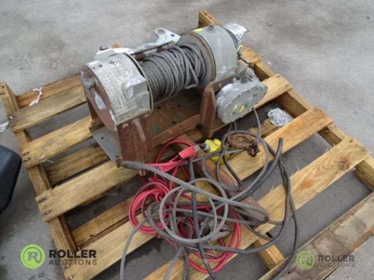 Ramsey RE8000 Winch Mounted on Tow Hitch - Roller Auctions