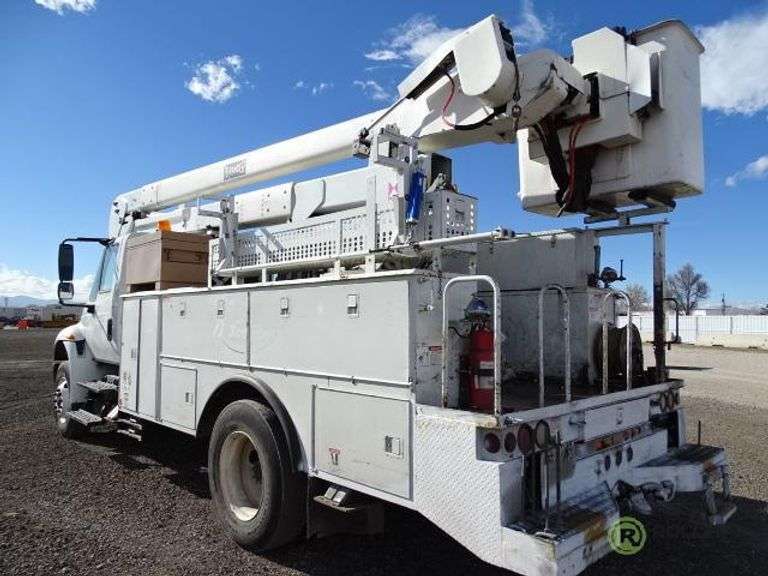 2005 INTERNATIONAL 4400 S/A Bucket Truck, DT466, 7.6L, Automatic ...