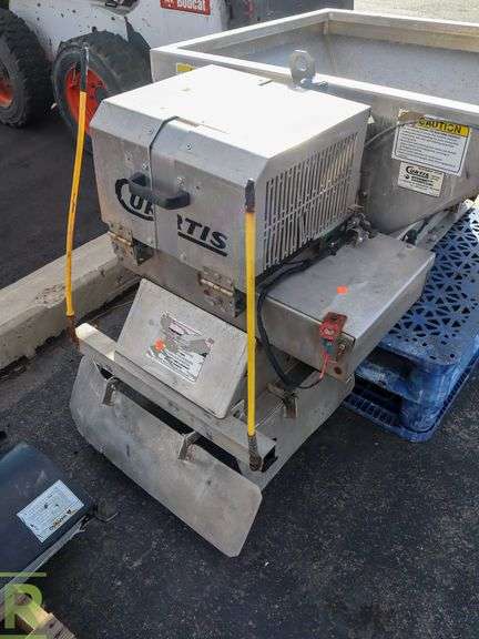 Curtis Fast Cast 550 Series Spreader - Roller Auctions