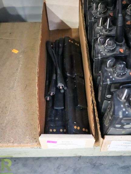 (25) EF Johnson 51SL 2-Way Radios With Batteries and Antennas - Roller ...