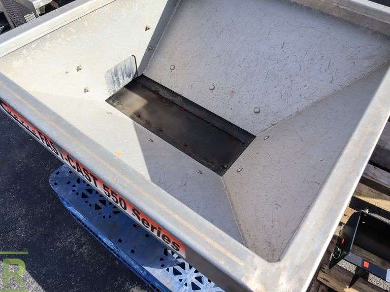 Curtis Fast Cast 550 Series Spreader - Roller Auctions