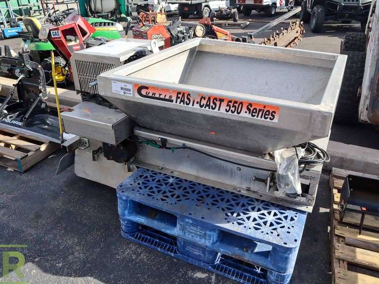 Curtis Fast Cast 550 Series Spreader - Roller Auctions