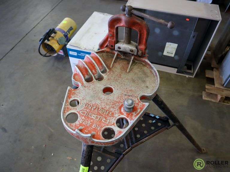 Ridgid 40A Tri-Stand - Roller Auction