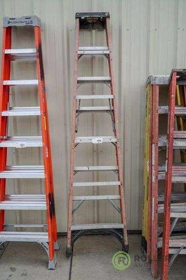 Husky 8' Fiberglass Step Ladder - Roller Auctions