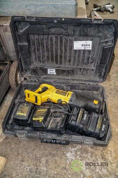 DeWalt DW008 Reciprocating Saw With (3) Batteries Charger and Hard Case ...
