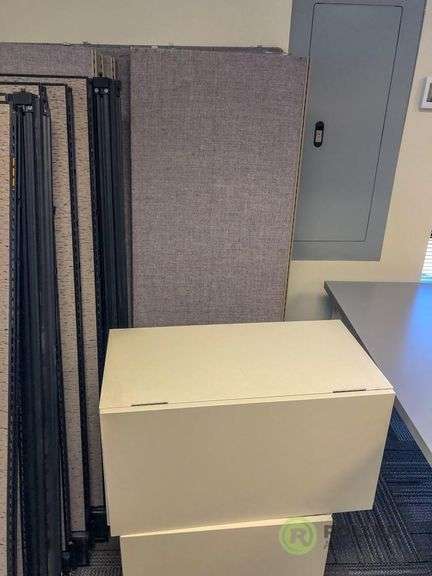 (14) Cubicle Dividers & Assorted Cubicle Parts - Roller Auctions