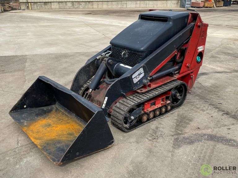 Toro 22323 Dingo Walk-Behind Loader, Kubota Engine, Diesel, 40" Bucket ...