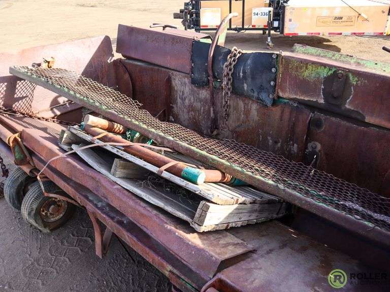 Layton Asphalt Spreader Box - Roller Auctions
