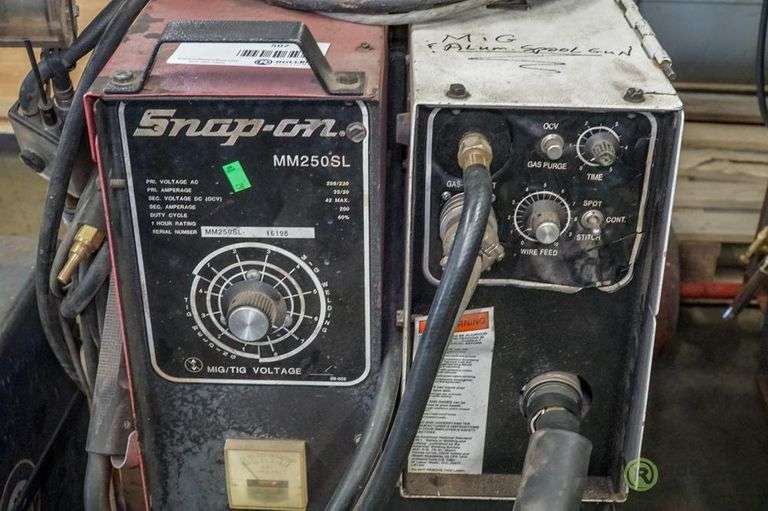 Snap-On MM250Sl MIG Wire Feed Welder w/ Torch - Roller Auctions
