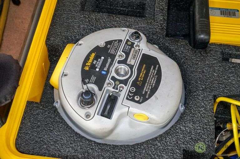 Trimble R8 5800 Radio Module, Bluetooth With Case - Roller Auctions