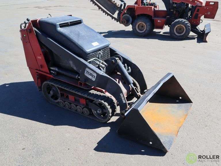 Toro 22323 Dingo Walk-Behind Loader, Kubota Engine, Diesel, 40" Bucket ...