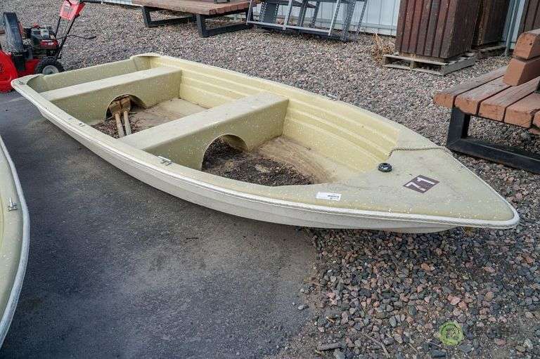 Floyds Fiberglass Row Boat, 4-Person / 490-Lb - Roller Auctions