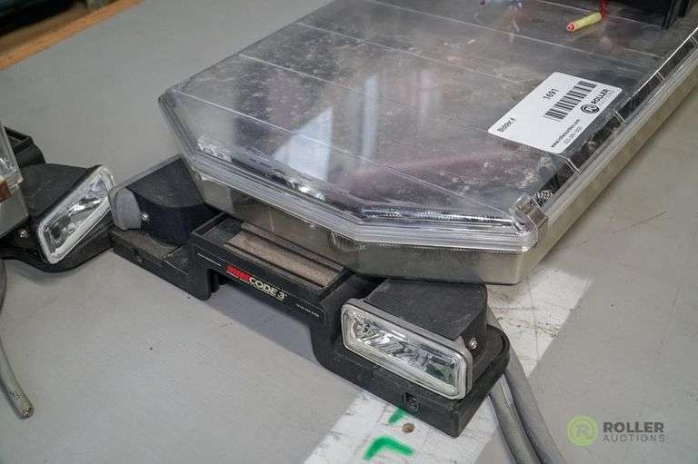 Code 3 21tr Light Bar With Controls Roller Auctions