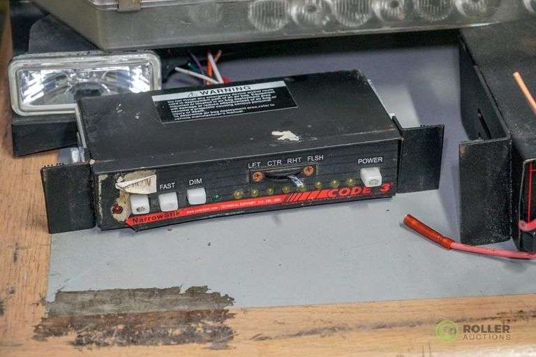 Code 3 21TR Light Bar With Controls - Roller Auctions