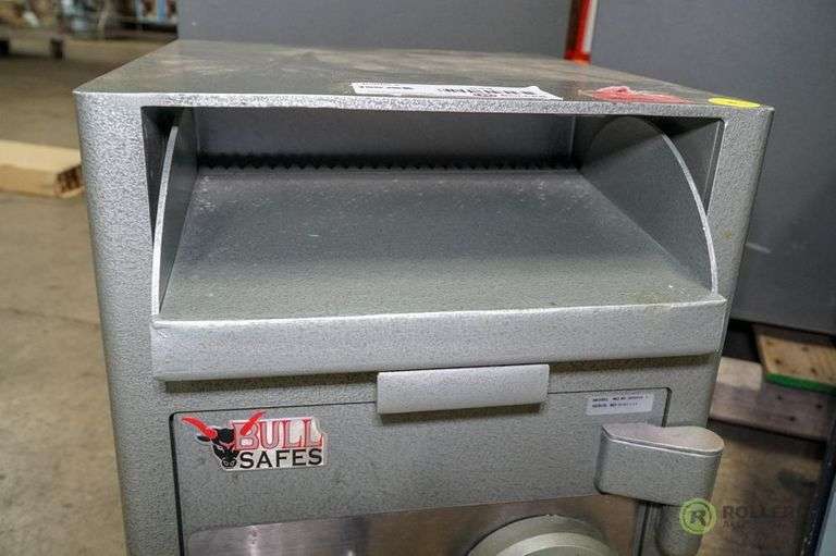 Bull Safes BSSDS01E-1 Digital Safe, 19in x 15in - Roller Auctions