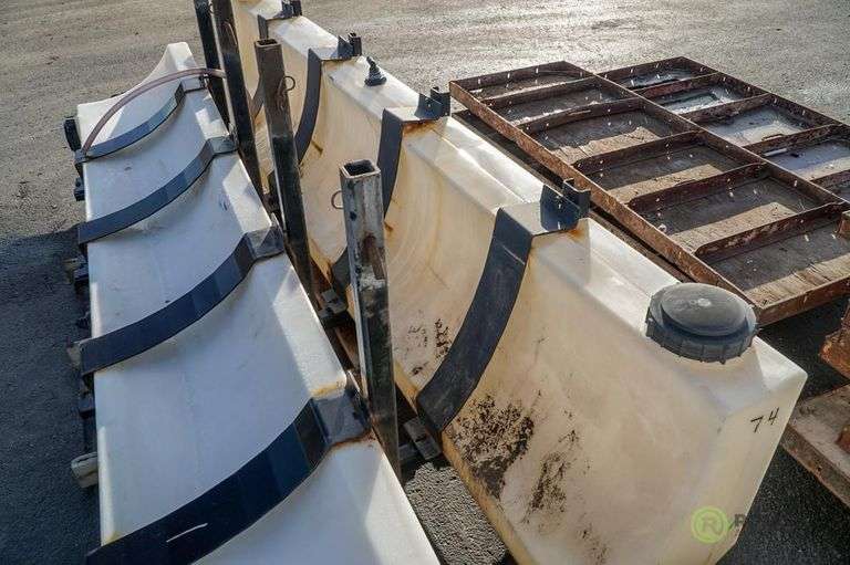 (2) Varitech Industries Poly Tanks - Roller Auctions