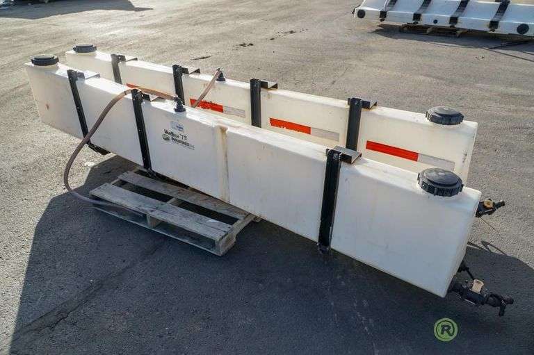 (2) Varitech Industries Poly Tanks - Roller Auctions