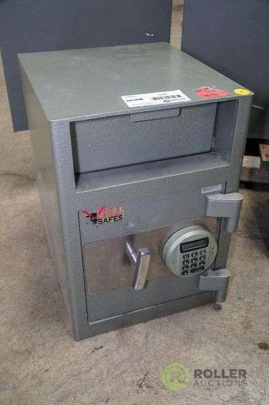 Bull Safes BSSDS01E-1 Digital Safe, 19in x 15in - Roller Auctions