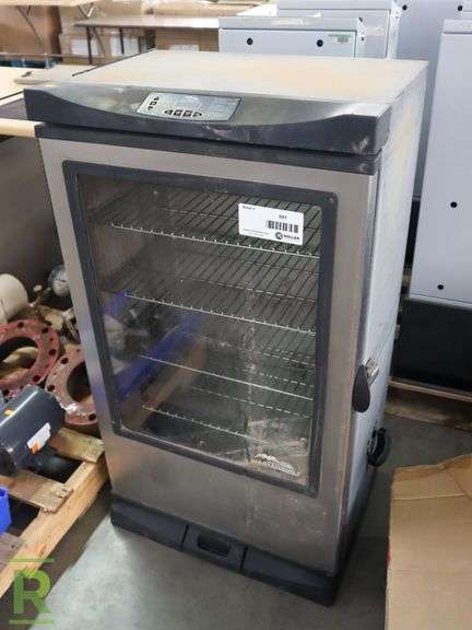 Masterbuilt 20072612 40" Electric Smoker With Window - Roller Auctions