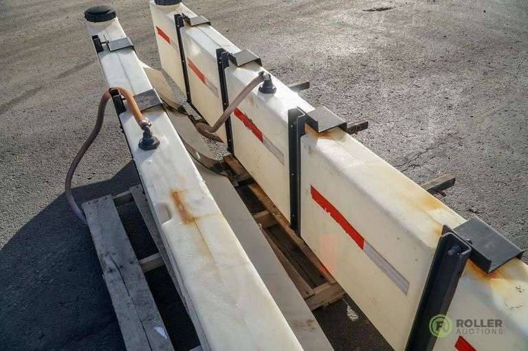 (2) Varitech Industries Poly Tanks - Roller Auctions