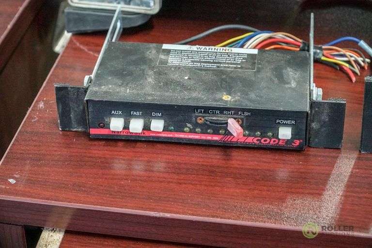 Code 3 2100 Light Bar With Controls - Roller Auctions