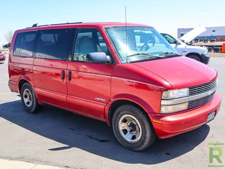 1998 Chevrolet Astro LS RWD Passenger Van - Roller Auctions