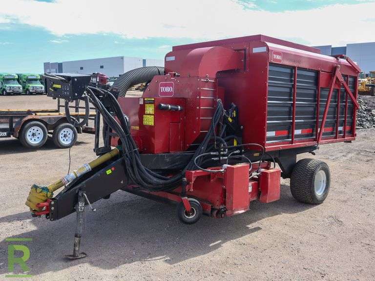 Toro Versa-Vac Turf Sweeper - Roller Auctions
