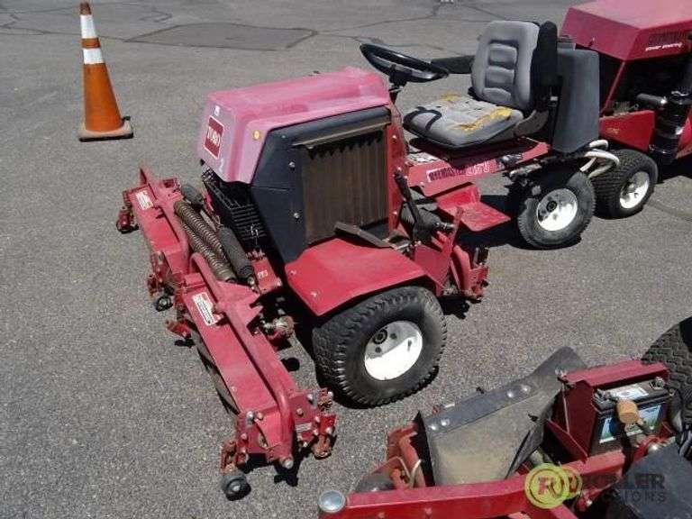 Toro Reelmaster 216-D Ride-On Mower, 3-Cylinder Diesel Engine, Hydrostatic Transmission, Showing ...