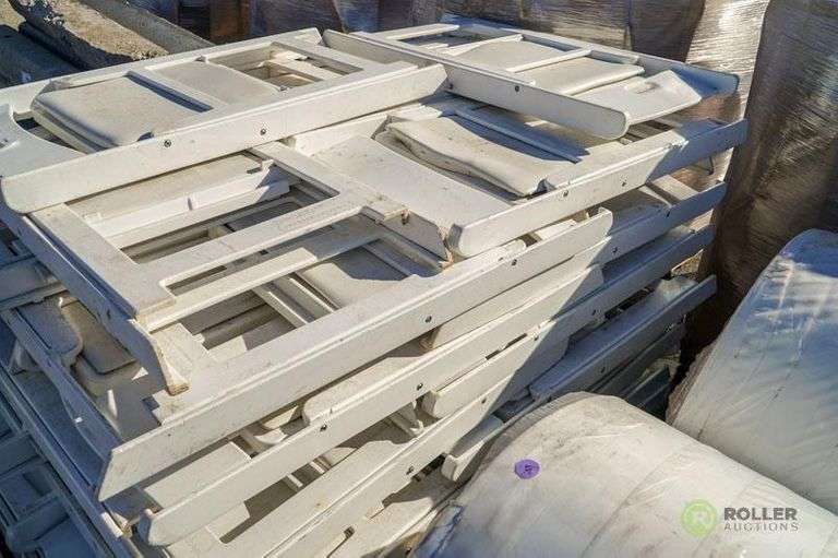 Pallet of Palmer & Snyder Plastic Folding Chairs - Roller Auctions