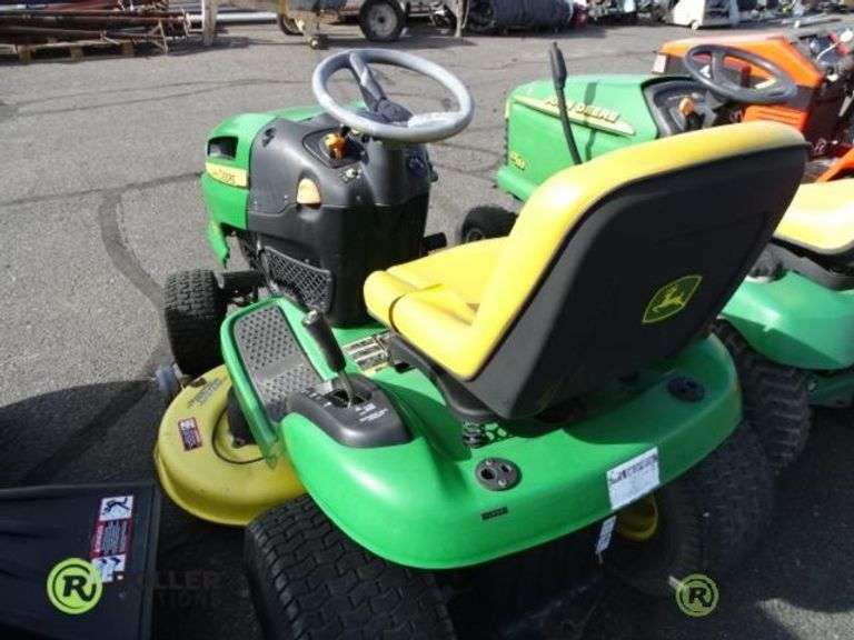 John Deere LA120 Automatic Ride-On Tractor, 42in Mower Deck, Gas ...