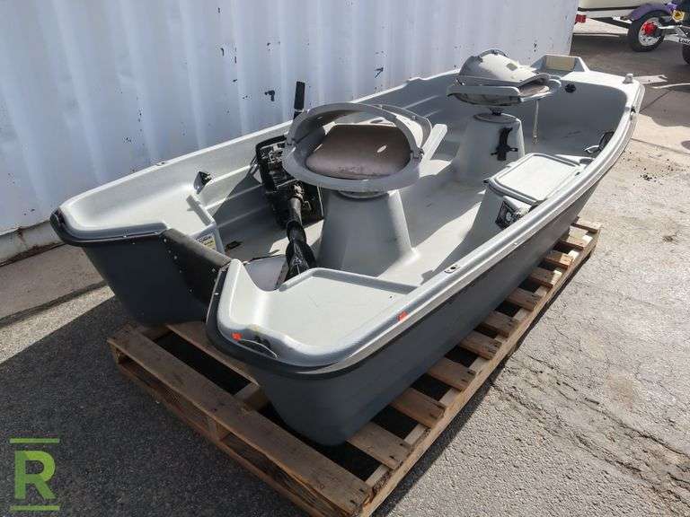 Basstender 10.2 Fishing Boat, Game Fisher 7.5Hp Gas Engine - Roller ...