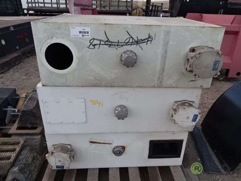 3 Altec 353-10001 Hydraulic Tank Assembly w/ Filters. 40in Wide X 14in ...