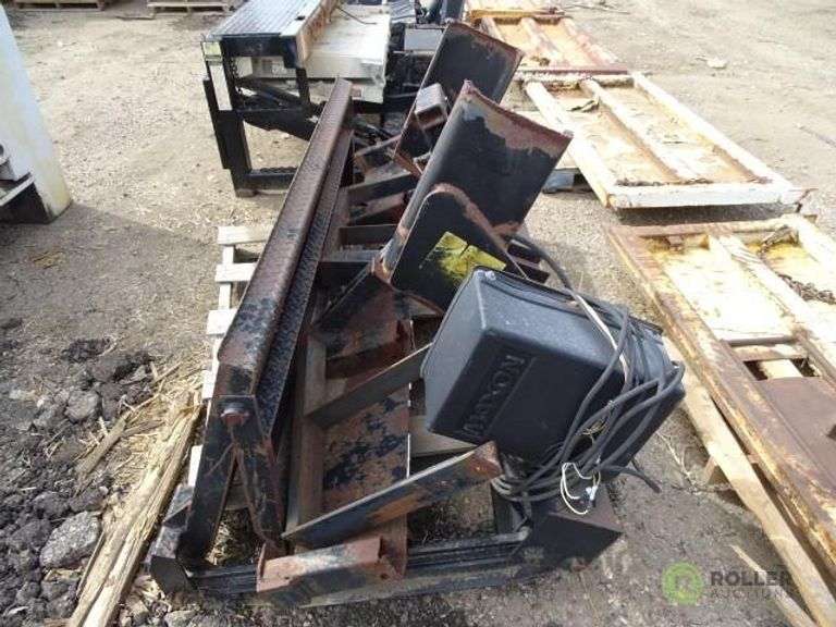 Maxon Lift Gate 2,500 lb Capacity- Complete - Roller Auctions