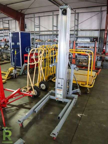 Genie SLC-18 Superlift Contractor Manual Material Lift, 650-Lb Capacity ...