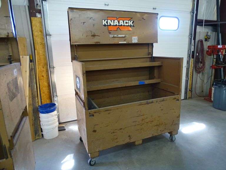 Knaack Job Master 89 Gang Box on Casters - Roller Auctions
