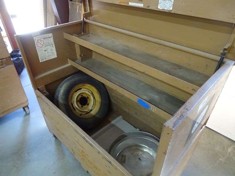 Knaack Job Master 89 Gang Box on Casters - Roller Auctions