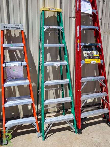 Davidson 7' Fiberglass Step Ladder - Roller Auctions