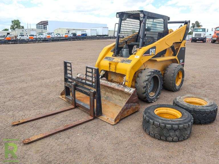 2002 Caterpillar 252 Skid Steer Loader - Roller Auctions