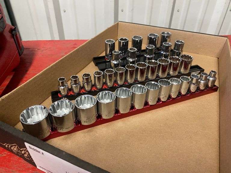 (4) New Mac Tools Socket Sets ( Black Socket Tray - Metric, Red Socket ...