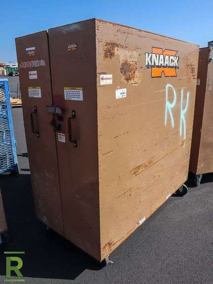 Knaack Clam Shell Gang Box on Casters - Roller Auctions