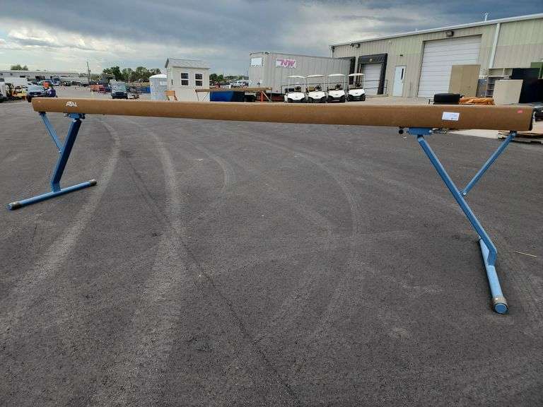 Avai 16' Adjustable Height Balance Beam - Roller Auctions
