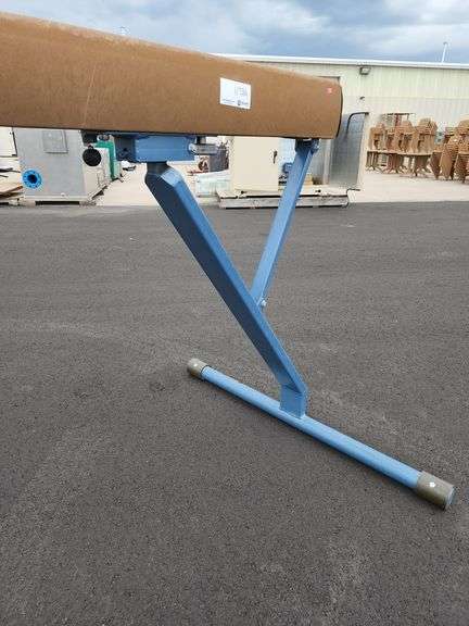 Avai 16' Adjustable Height Balance Beam - Roller Auctions